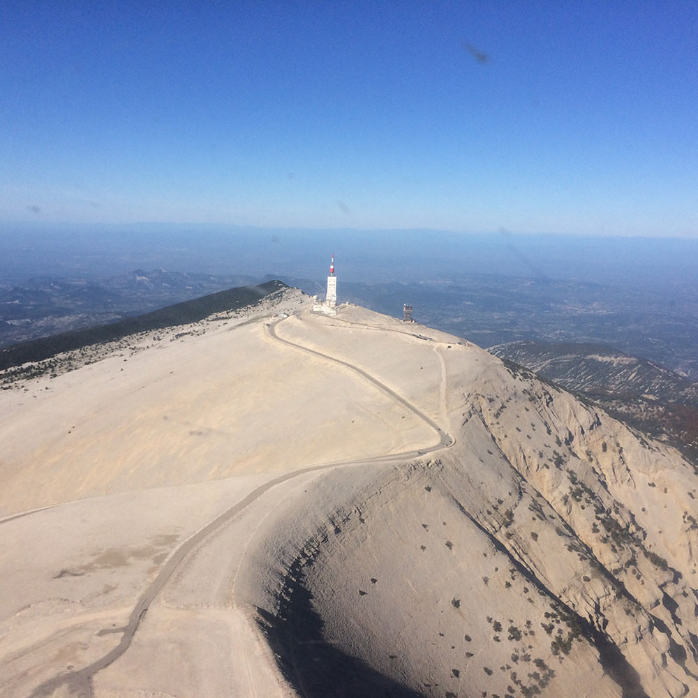 Découvrir le sommet du Mont-Ventoux vue du ciel • Wingly